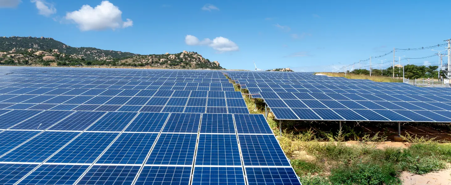 Bifacial Solar Panels in 2025: Complete Guide & Benefits